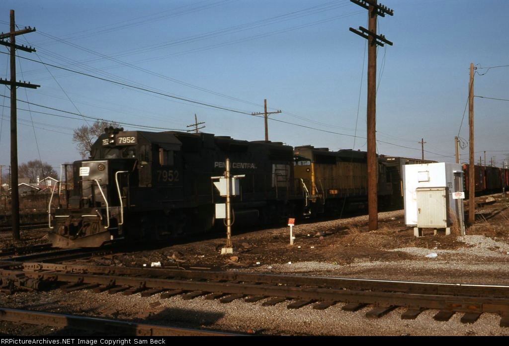 PC 7952 and CNW 815 Westbound